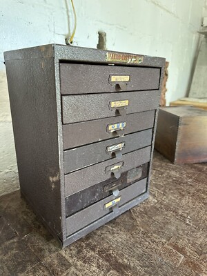 1900-1950 - Watchmakers Cabinet
