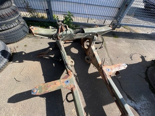 VW Iltis Achse Hinterachse Achsträger Aggregateträger Vorderachse ...