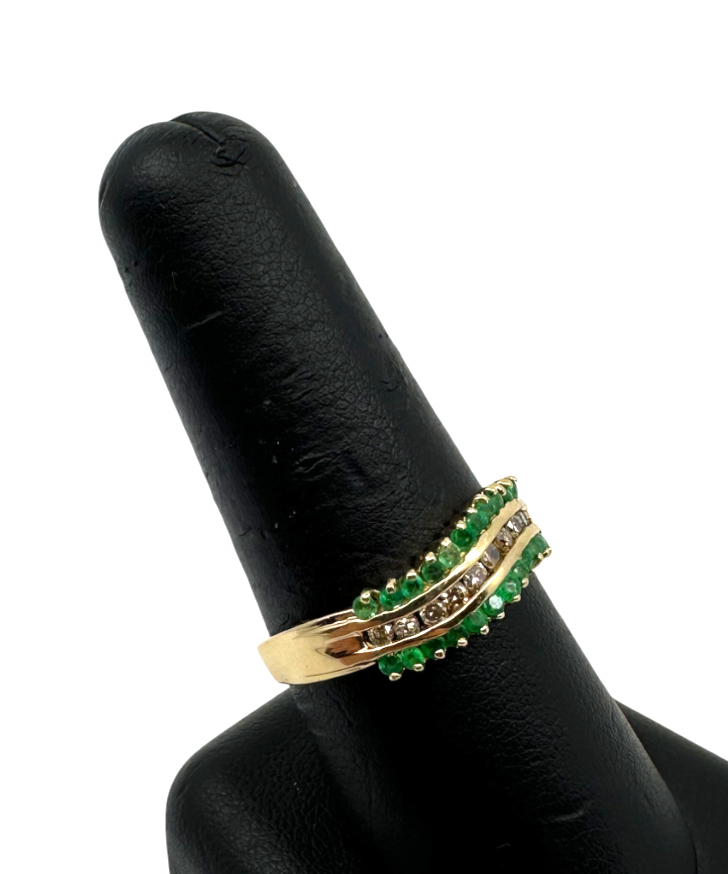 14K Yellow Gold Approx 0.20ct Diamond & Emerald Swoop Ring Size 9.75, 2 ...