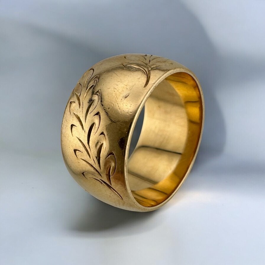 Lovely Vintage 14 Karat Yellow Gold Hand Engraved Leaf 10 mm Wide Band ...