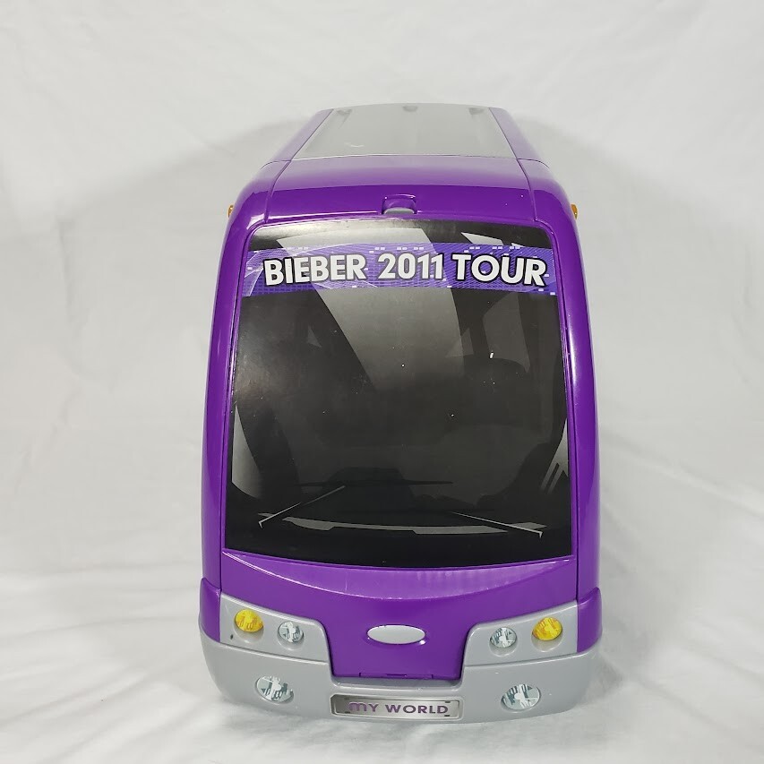 Justin Bieber Tour Bus Toy Justin Bieber Shoots Hoops At Beverly Hills