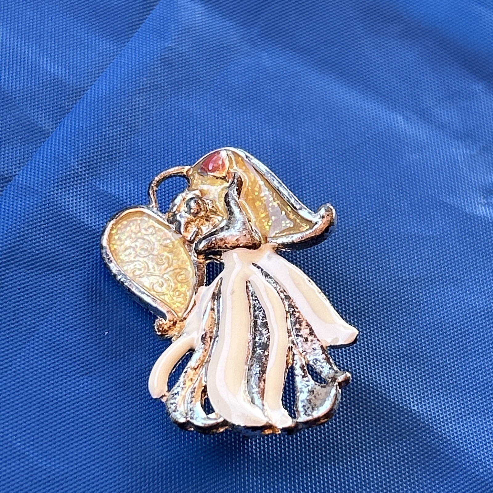 Brooch Pin AAI Gold Tone Enamel Angel Holding Red Heart 1-3/4” - Pre ...