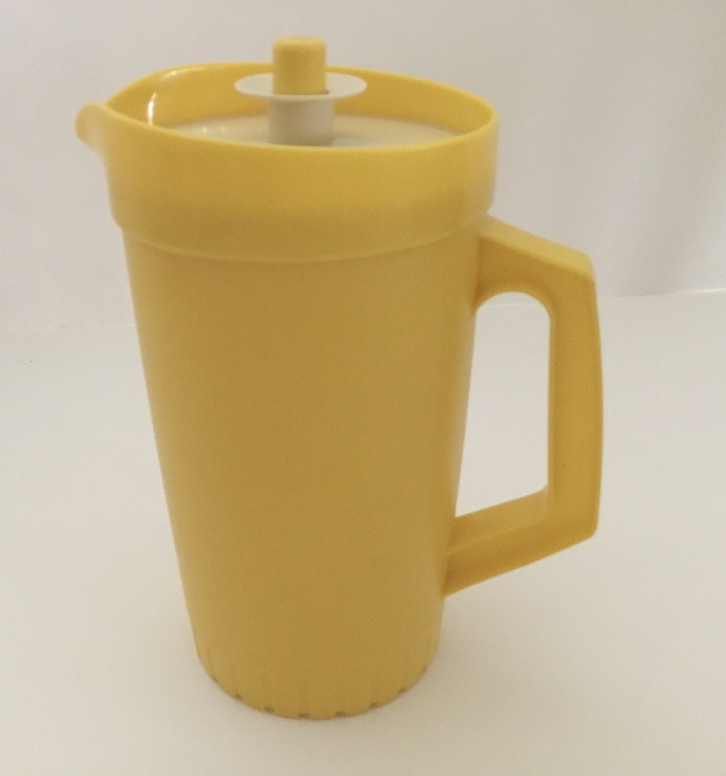 Vintage EUC Tupperware Yellow Pitcher Push Button Seal Lid #874-12. 1.5 ...