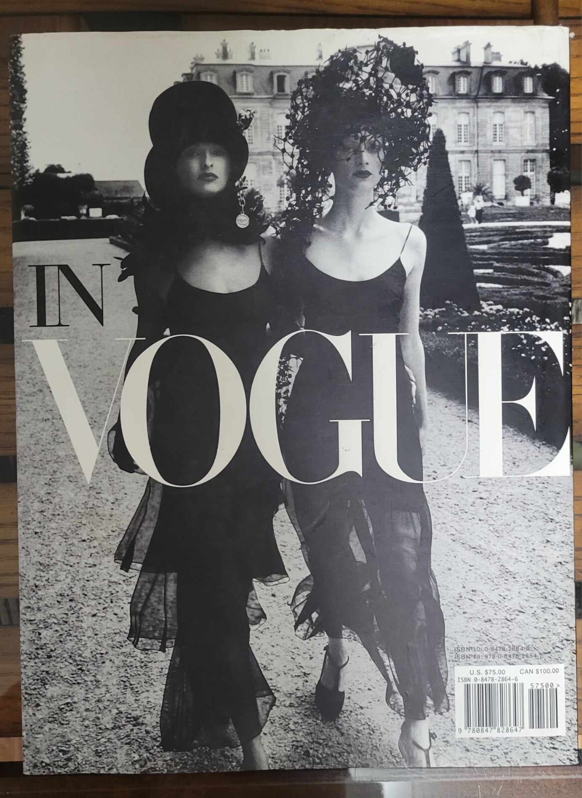 In Vogue : The Illustrated History of the World's Most Famous Fashion ...