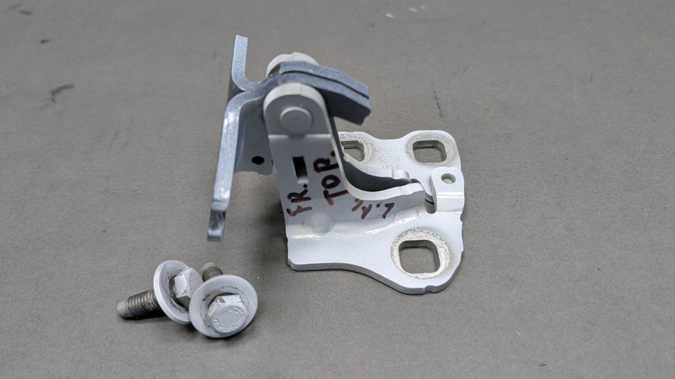 Tesla Model 3 21-23 Front Right Passenger Door Upper Hinge 1101034-00-F ...