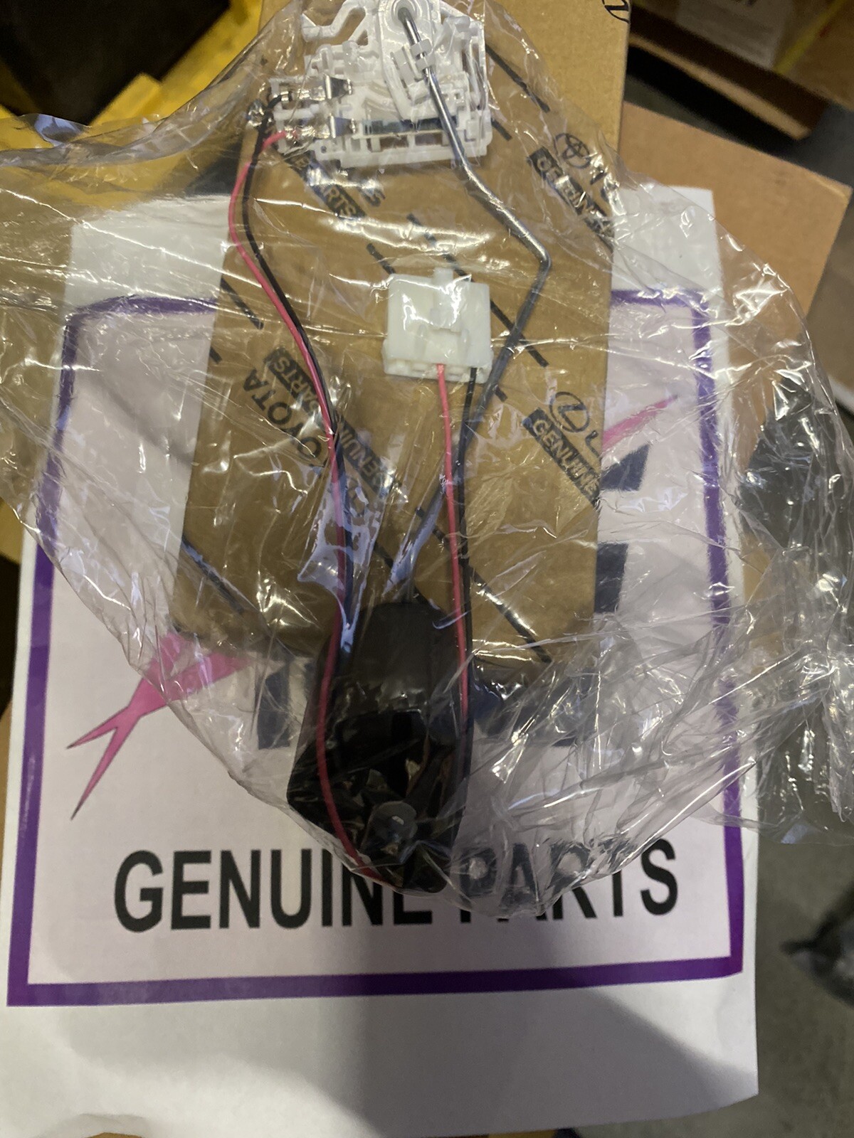 1x GENUINE TOYOTA GAUGE FUEL SENDER UNIT 83320-47080 Fits Prius 2010-15 ...