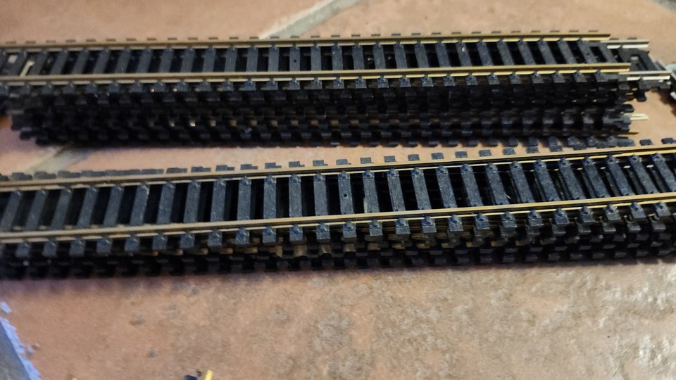 HO Train Track Lot 50 Pieces Curve Straight Atlas Snap Track | eBay