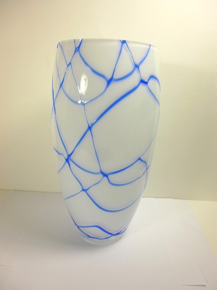 VINTAGE HANDBLOWN VASE BLUE SPIDER WEB INCASED WHITE DECOR ART GLASS 12 ...