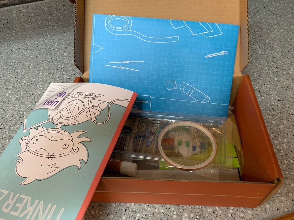 1 New STEM Kiwi Co. Tinker Crate PAPER CIRCUITS A HANDS ON SCIENCE ...
