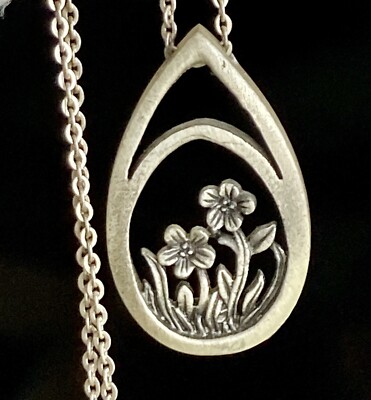 Vintage MEDICI Signed Flower Teardrop Pendant Chain 18in Necklace ...
