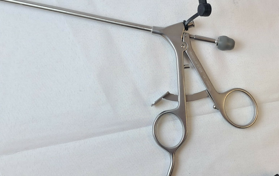 Aesculap PL100R Cholangiography Clamp Straight 5mm 17-3/8" | eBay