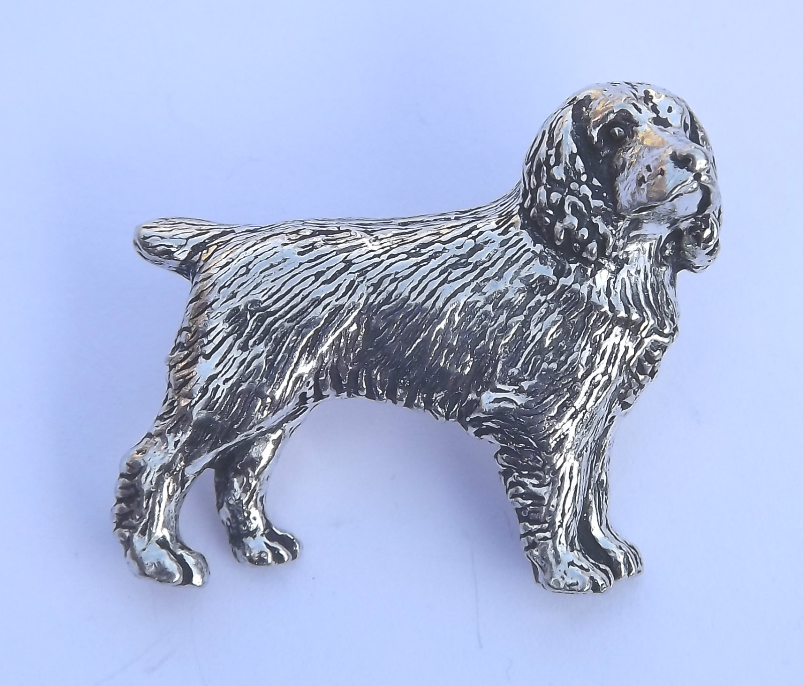 HUNTING GUN DOG SPANIEL DOG Hand Made in UK Pewter Lapel Pin Badge ...