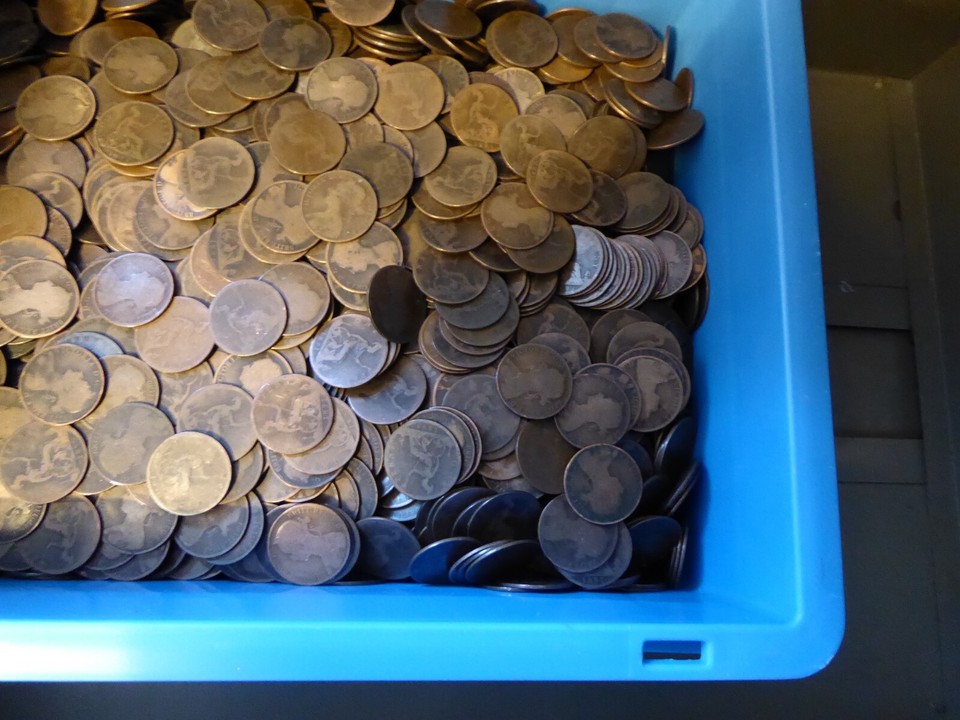 50 Queen Victorian Pennies Bulk Lot 1880's-1890's @LOOK@ BUN YOUNG HEAD ...