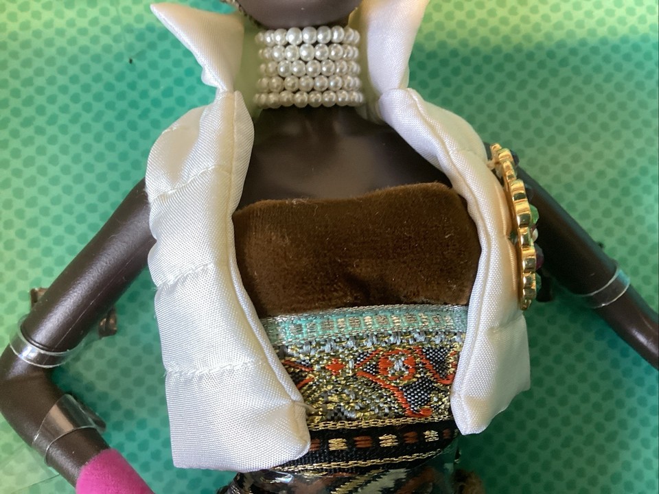 2006 GOLD LABEL BYRON LARS CHAPEAUX COL COCO BARBIE COL - K7940 ...