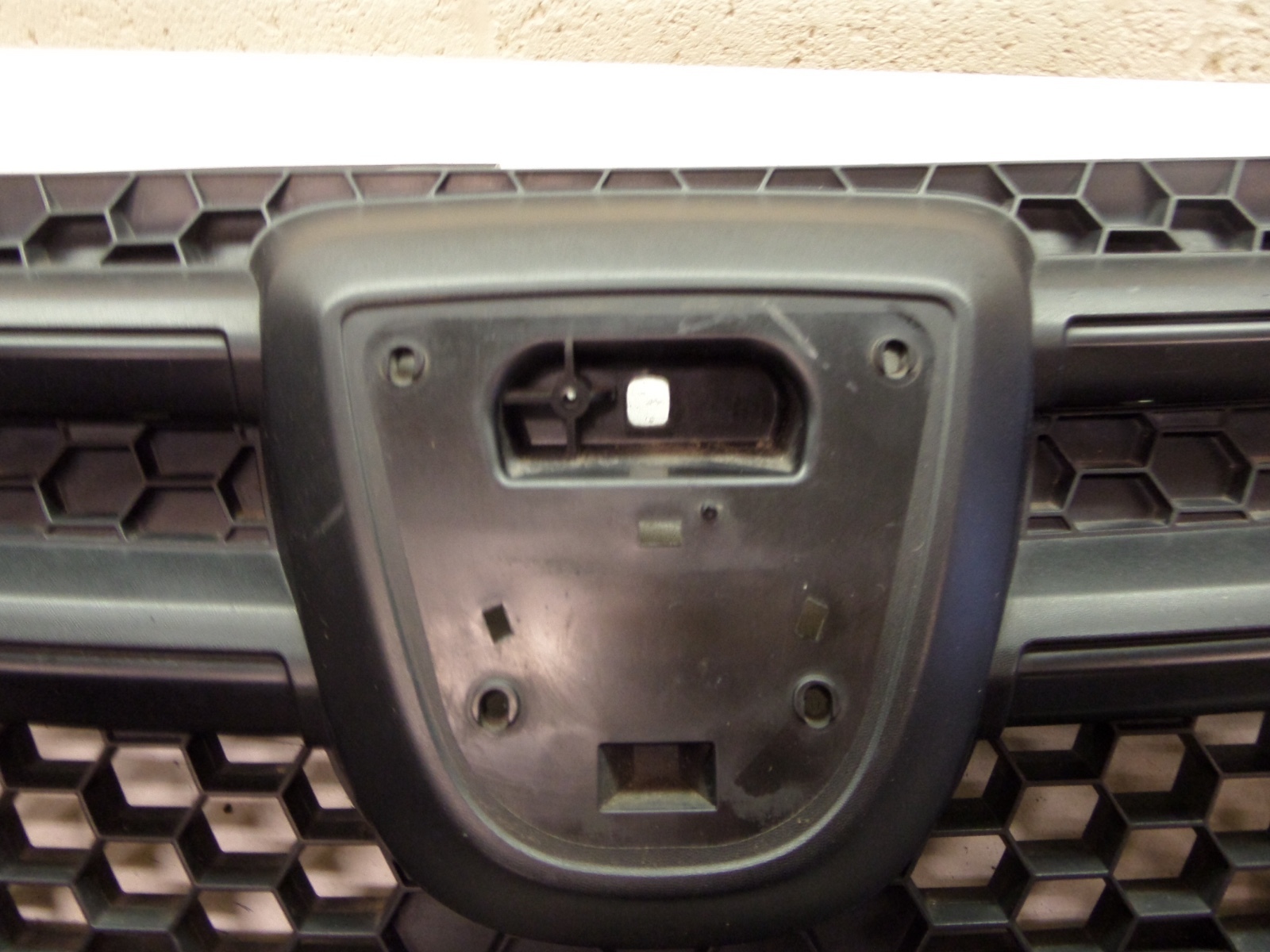 DACIA SANDERO FRONT BUMPER GRILLE : 623107634R | eBay UK