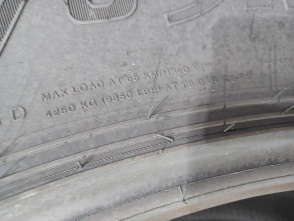 520/85R46 TIRE NEW COSMETIC BLEM R-1W 5208546 520 85 46 20846 20.8 46 ...