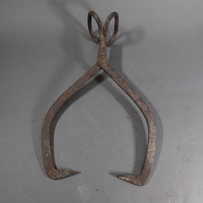 Primitives - Ice Block Tongs