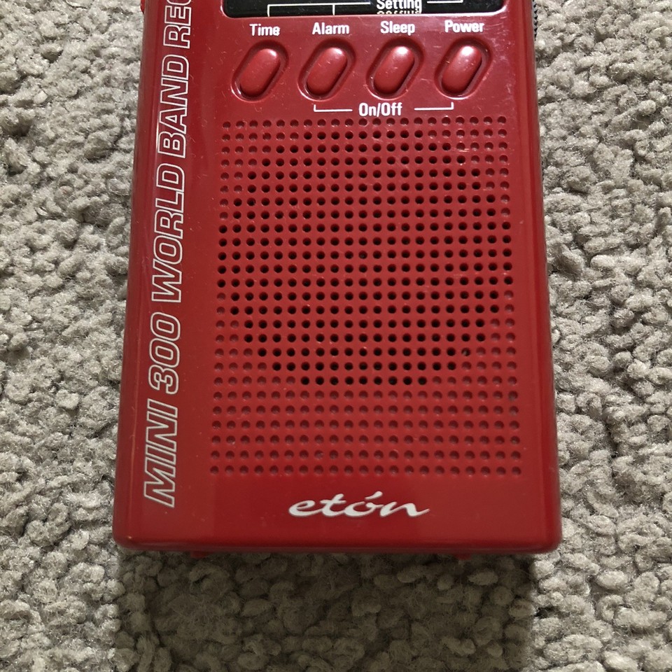 Eton Mini 300 World Band Receiver LL Bean Handheld Red Short Wave FM AM ...