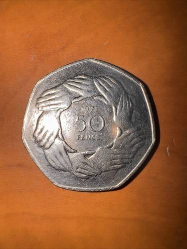 Large old style 1973 50p fifty pence coin Clasped Hands UK Entry to EEC ...