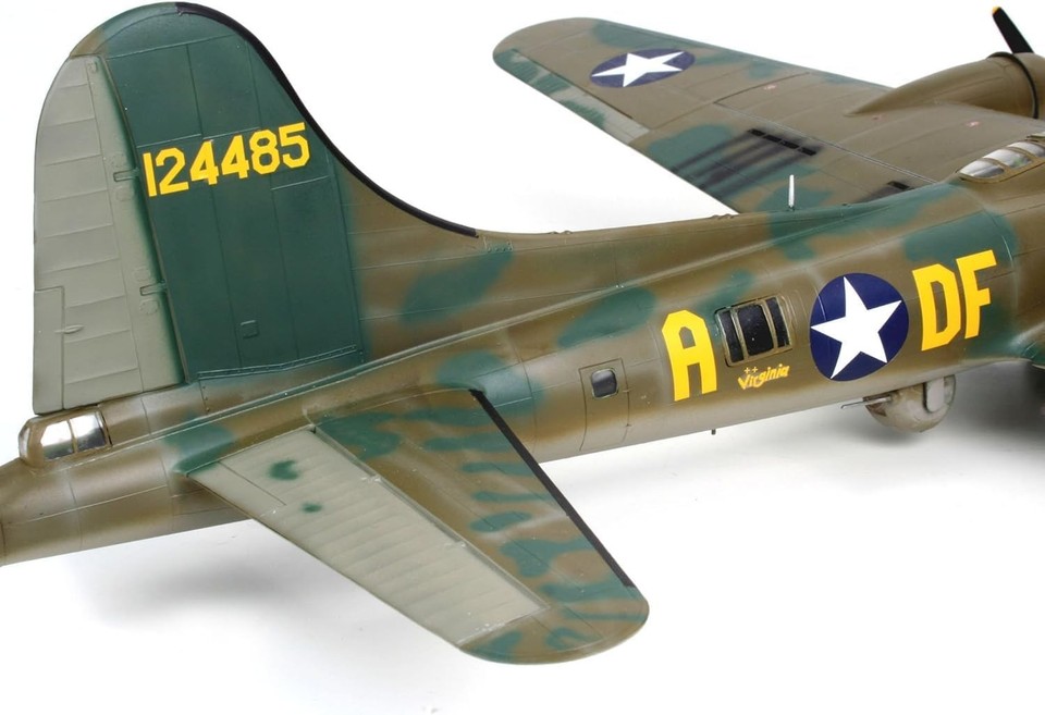 Revell 04297 B-17F Memphis Belle Flying Fortress Model Kit Army-Green ...