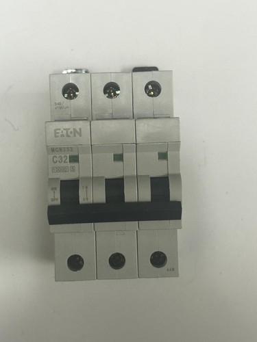 EATON MCH332 C32 CIRCUIT BREAKER (L8) | eBay