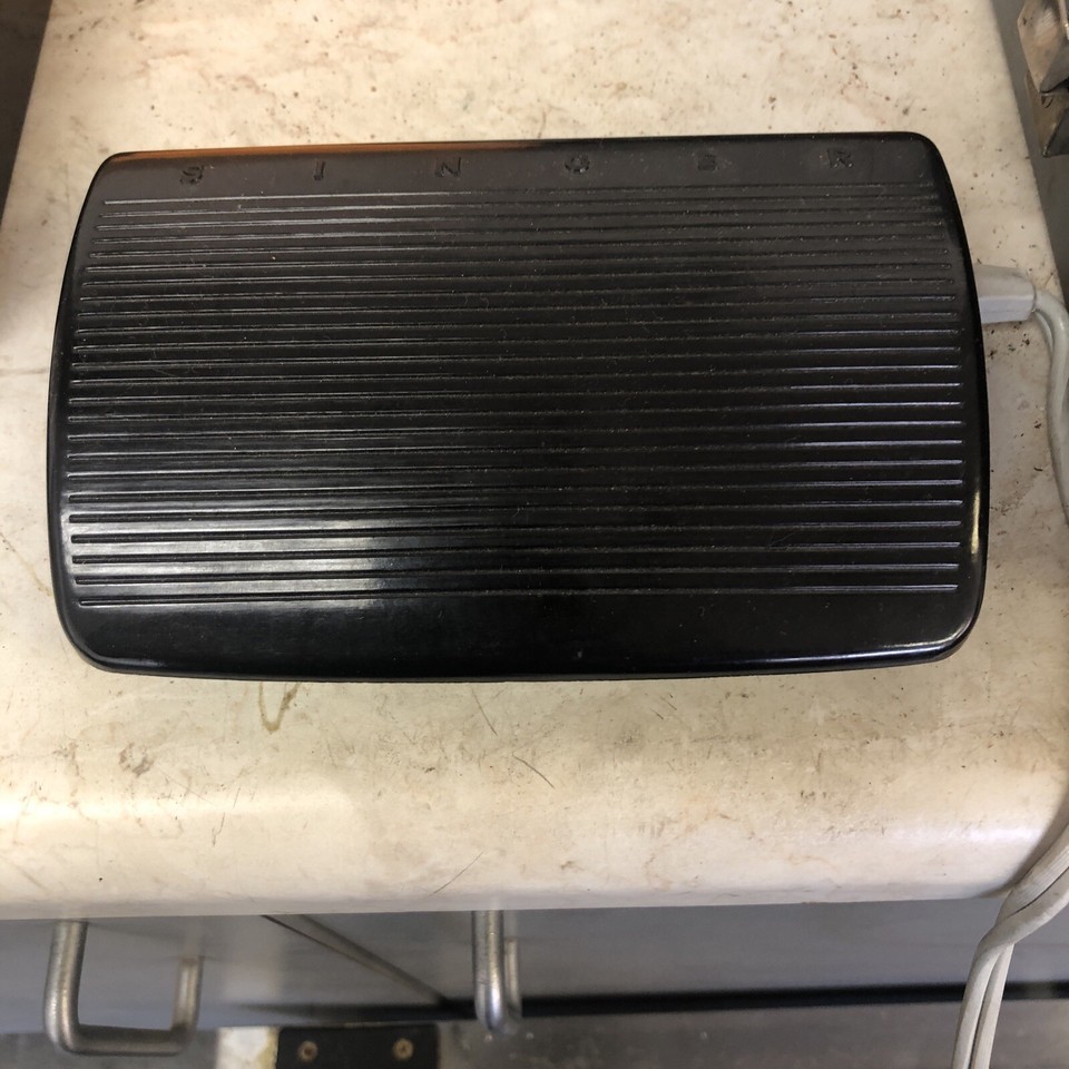 VINTAGE CLASSIC SINGER SPECIAL ZIG ZAG MODEL 478 SEWING MACHINE W ...