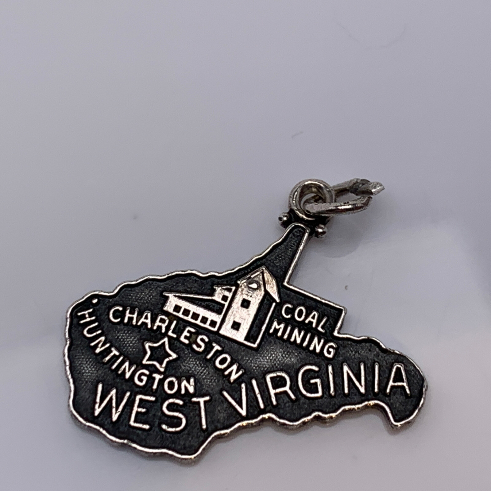 Vintage Sterling Silver WEST VIRGINIA State Charm Pen… - Gem