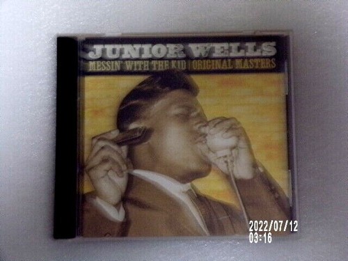 Messin' with the Kid:Original Masters Junior Wells CD Chicago Blues 20 ...