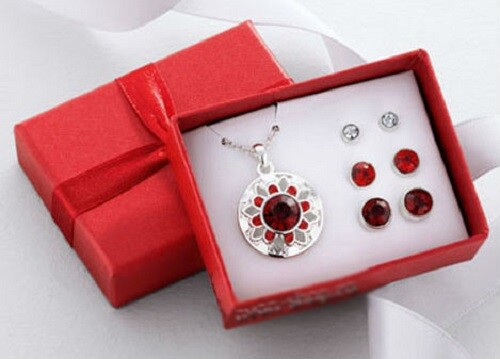 Earrings and Necklace Gift Set RED Avon Color Delight 4 Piece Set ...