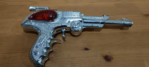 Space Outlaw Toy Laser Pistol Atomic Ray Cap Gun - Vintage BCM Company ...