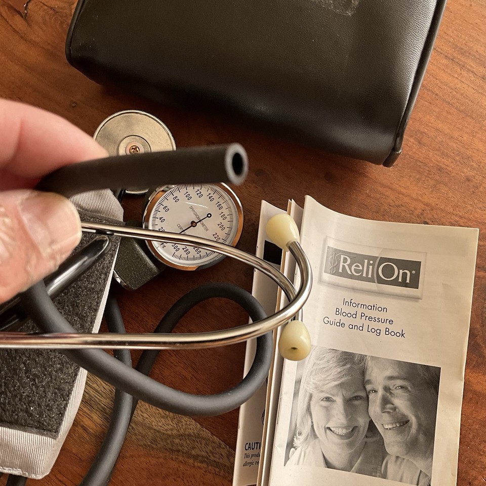ReliOn Blood Pressure Kit - Sphygmomanometer Cuff Pump & Stethoscope ...