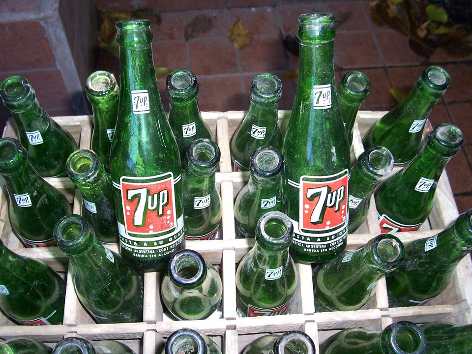 SEVEN UP BOTTLE 1951 MADE IN ARGENTINA EMPTY. I DON´T SELL TO USA | eBay