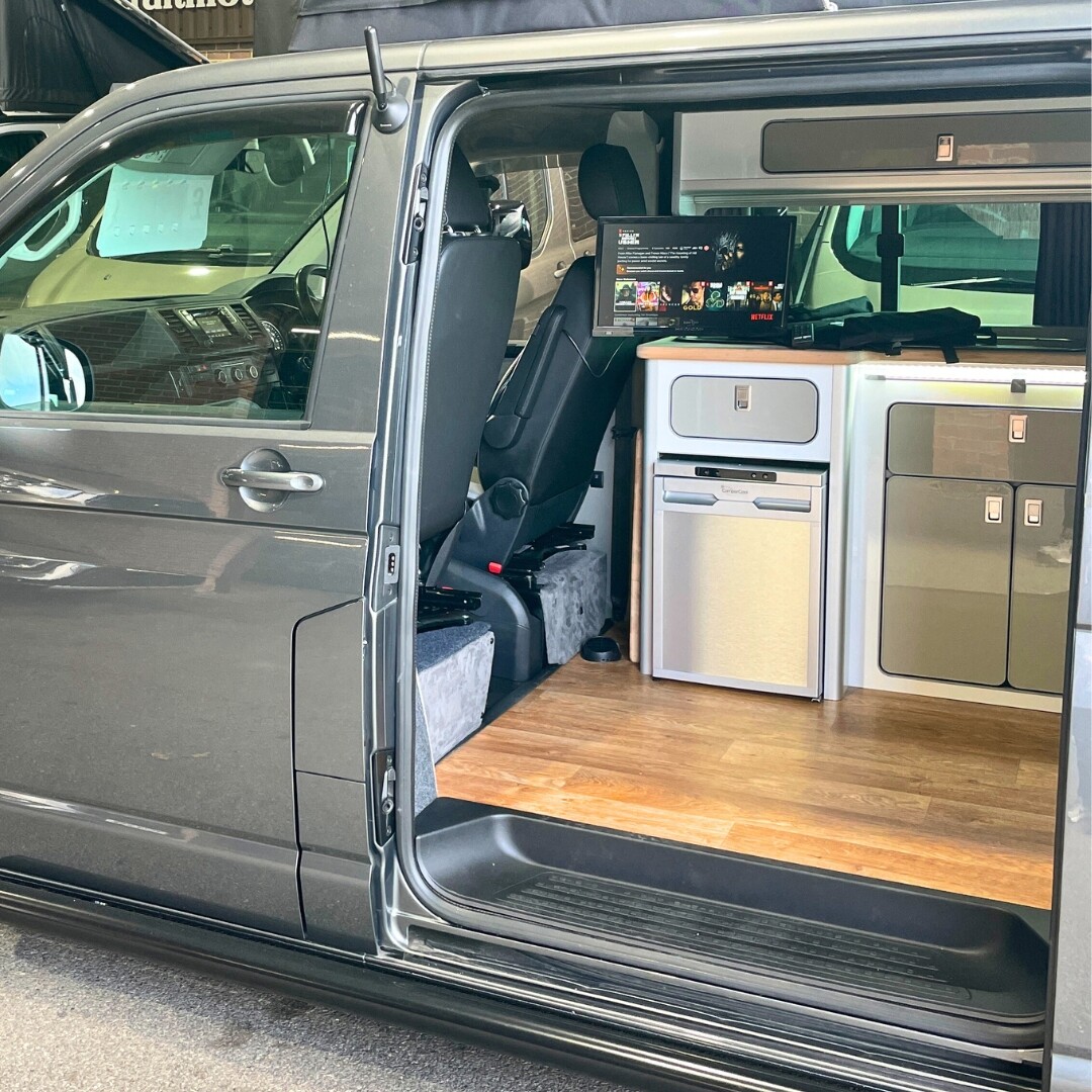 VW Transporter Campervan 12v 19" LED Smart TV, Headrest mount & HD ...