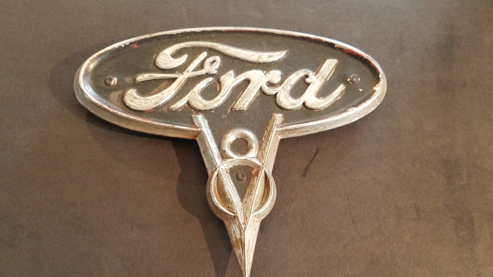 32 Ford V8 Emblem