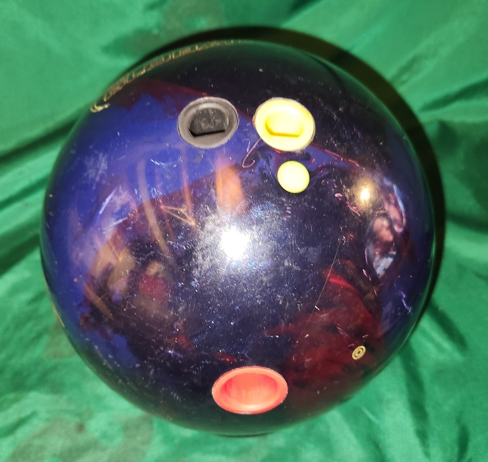 900 Global Reality Check Bowling Ball 15 lbs Preowned Span 3 13/16 ...