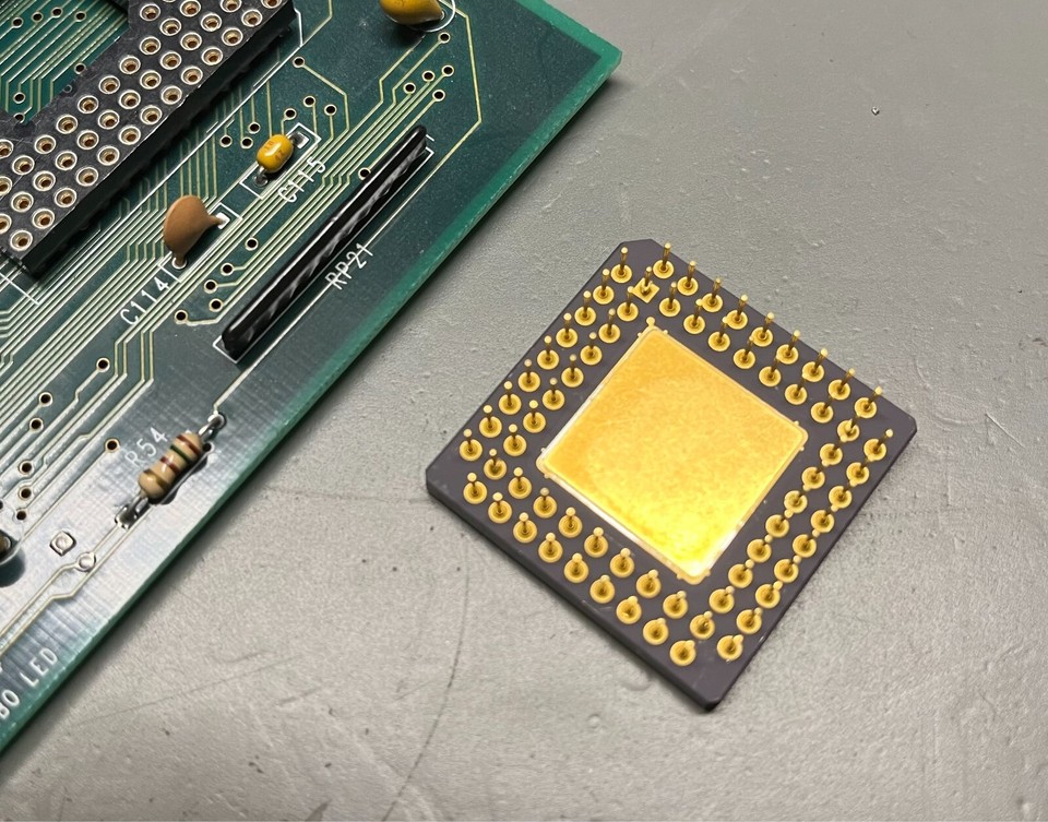 RARE Intel sample 386 CPUs 386DX-25 + 387 FPU - A3 stepping prototypes ...