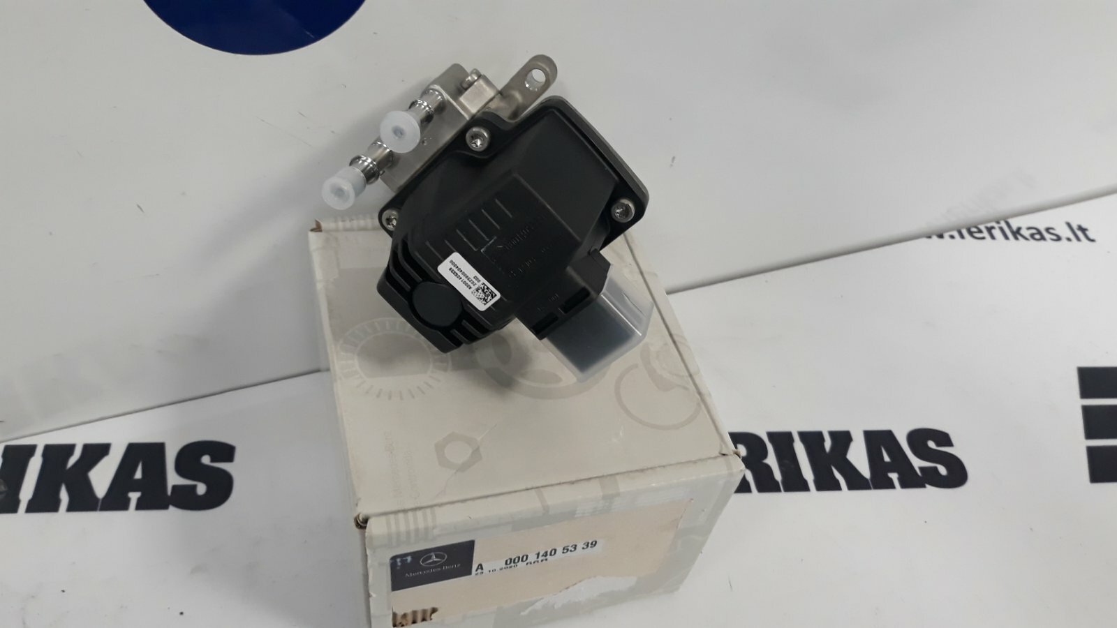New MB Actros MP4 AdBlue dispenser A0001405439, A0001405339 ...