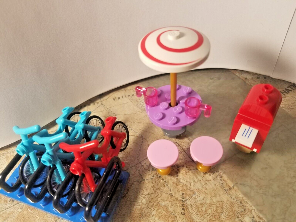 LEGO Minifigure Friends Bistro Cafe Table Set with Bicycles and Bike ...