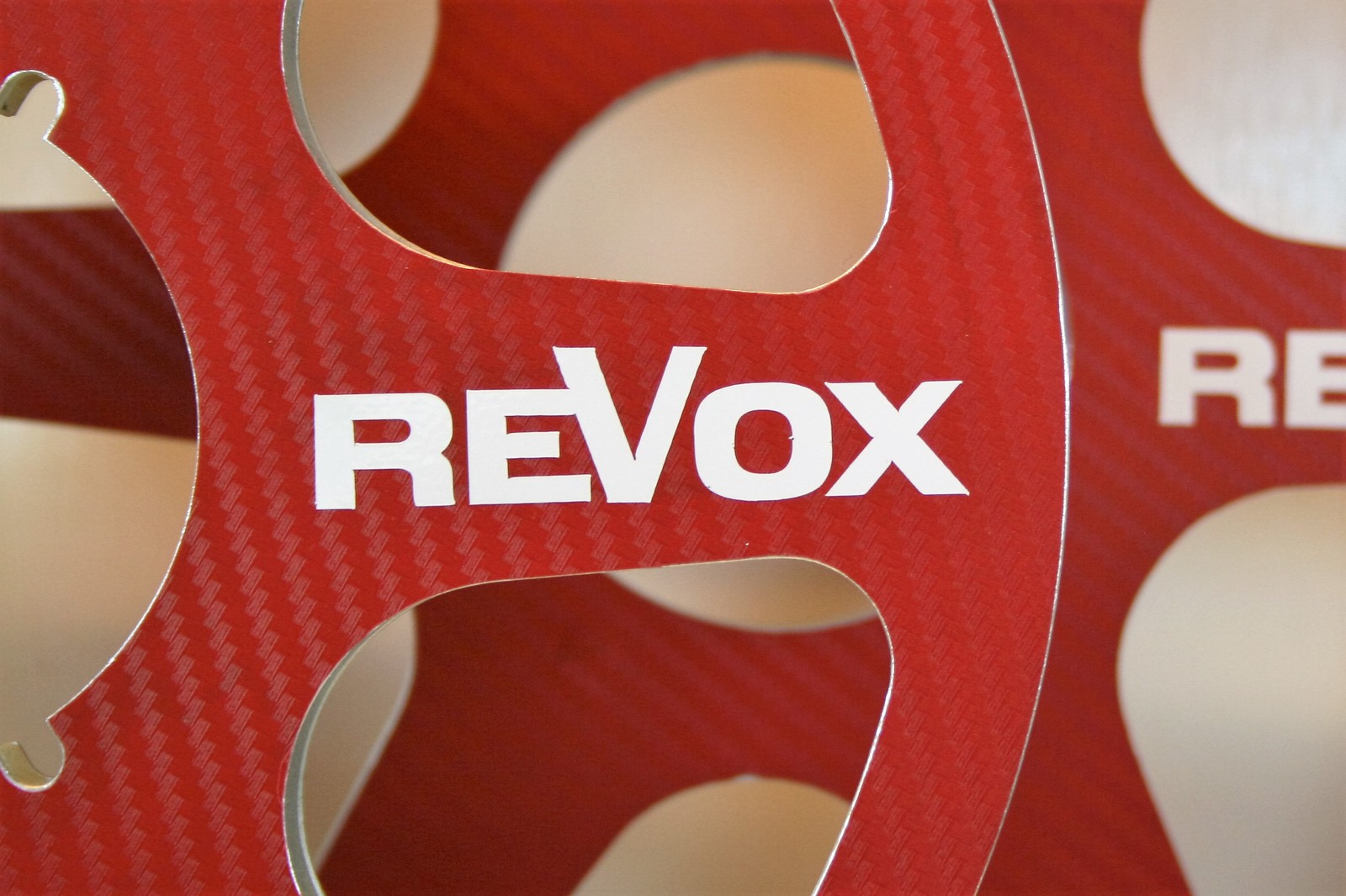 2 x REVOX LOGO RED CARBON FIBER 6 SPOKE LOOK 10.5" X 1/4" NAB HUBS REEL ...