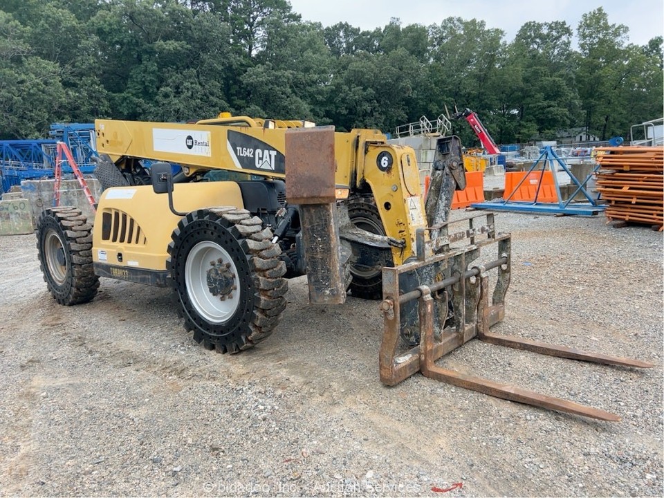 2010 Caterpillar TL642 42' 6,600lb Telescopic Reach Forklift ...
