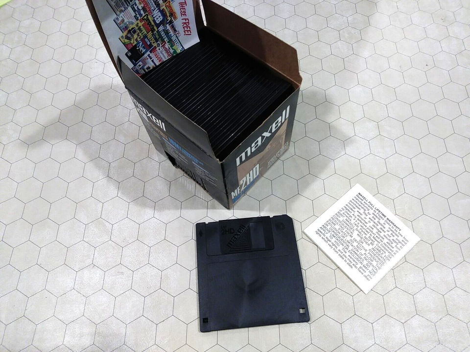 30 Maxell 3.5" floppy disks, 1.44MB capacity, MF-2HD High Density ...