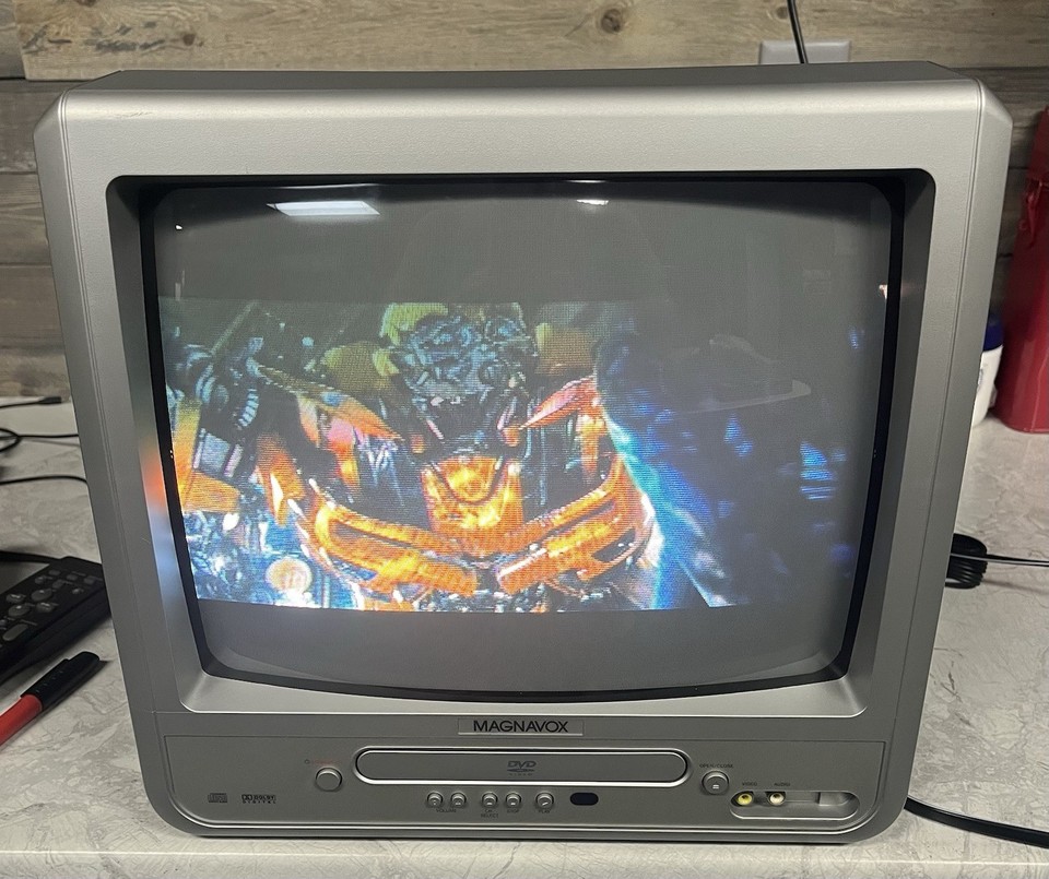 Magnavox 13" CRT TV DVD Combo Retro Gaming TV MWC13D6 With Remote ...