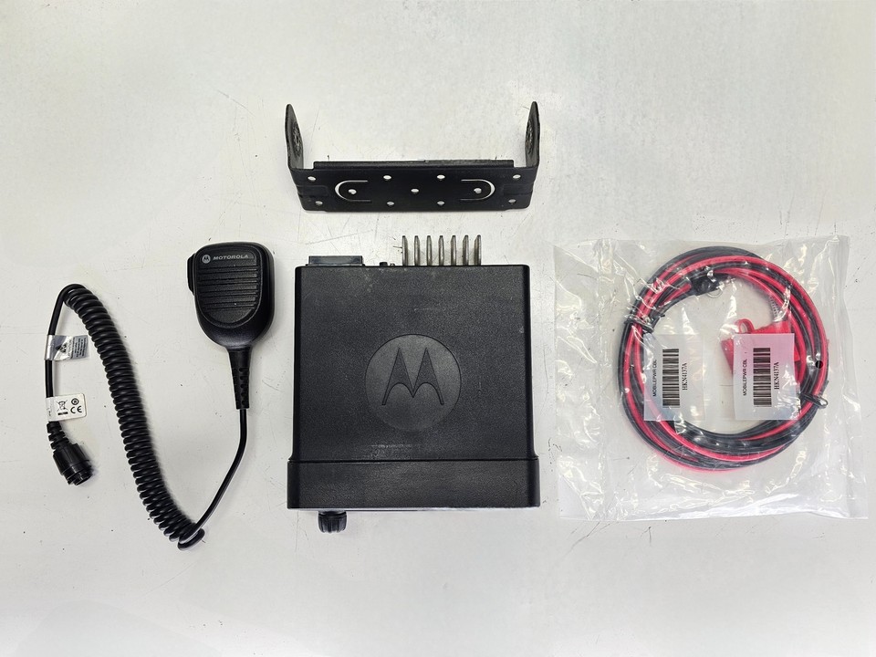 Motorola MotoTRBO XPR 4500 UHF 403-470 MHz 160 Channel 25 Watt ...
