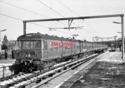 PHOTO AIRDRIE RAILWAY STATION 2 X 3 CAR EMU SETS FORMING THE ABOVE ...