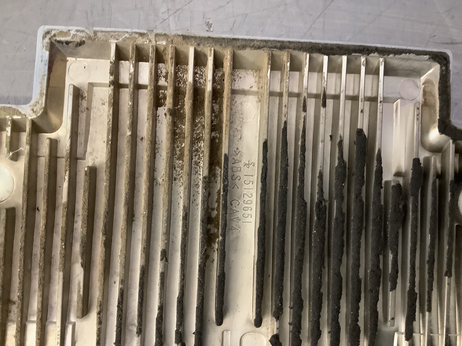 2007 - 2013 Chevrolet Silverado Avalanche Tailgate Emblem OEM 15129651 ...