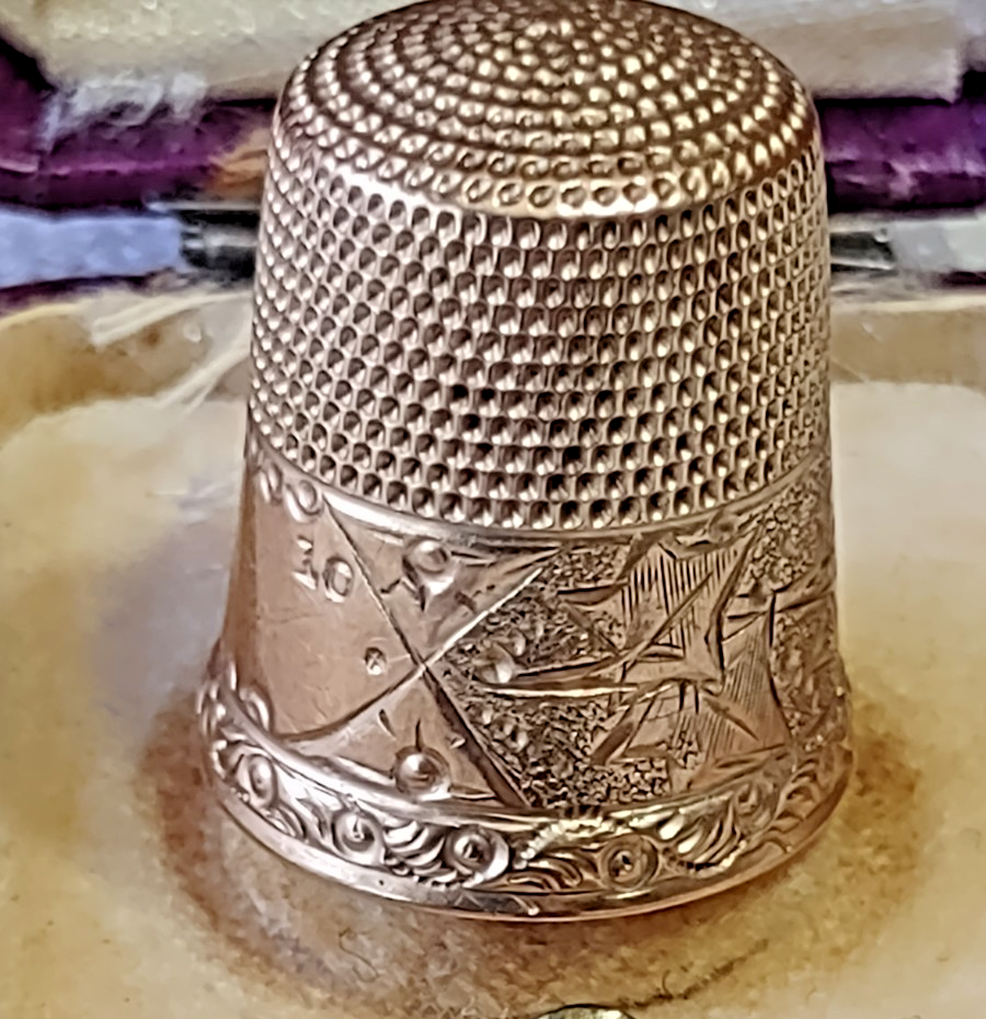 19TH CENTURY SIMONS BROTHERS 10K GOLD THIMBLE IN ORIGINAL CASE HOLLY ...