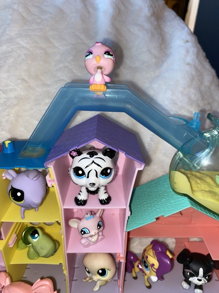 Littlest Pet Shop Pet Apartment With Over 20 Pets, And Pet Carrier ...