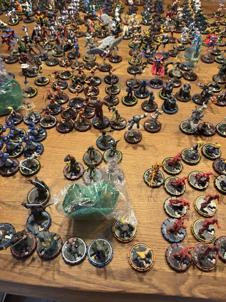 250 Heroclix Marvel DC Clix Konvolut über 200 Verschiedene Riesen ...