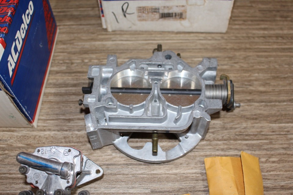 GM NOS 1987-1990 Chevrolet GMC 454 2500 3500 7.4L V8 Throttle Body TBI ...