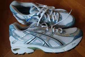 Pilfer Diacritical grátt asics gr 42 5 Örvera Dvalarstaður leður